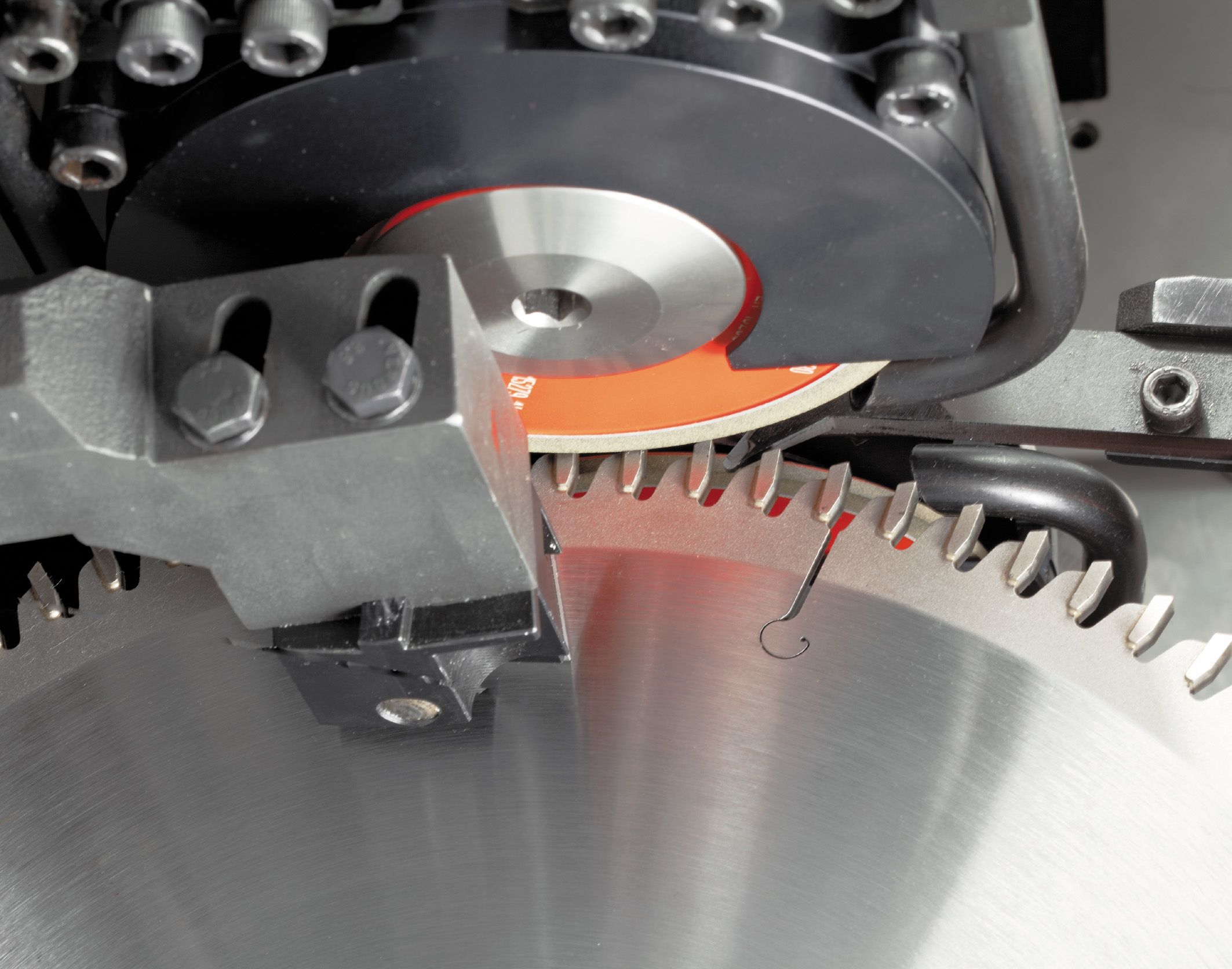 Selecting the Right Diamond Wheels for Saw Grinding